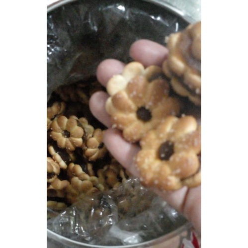 Biskut bunga Jem Nenas/Biskut Tin Bunga Jem Nenas | Shopee Malaysia