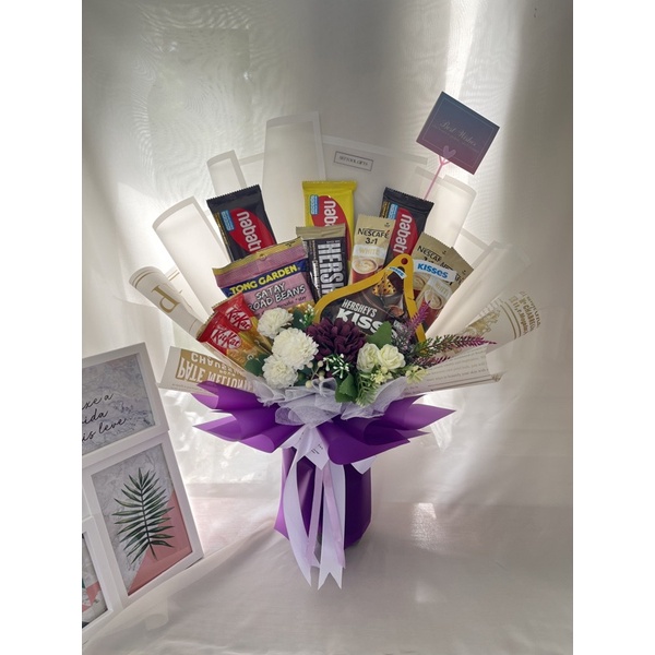 Snack Bouquet(with artificial flower) | Shopee Malaysia