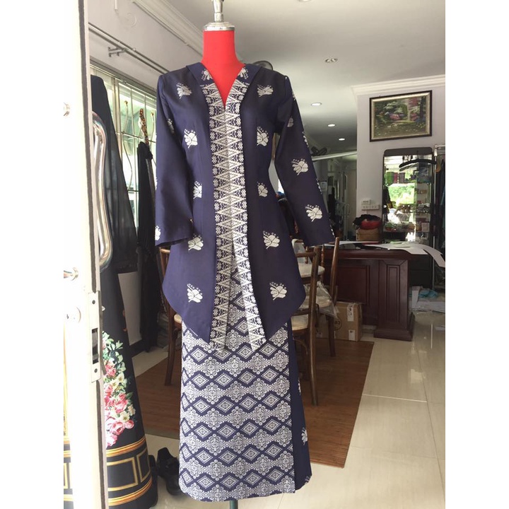 Songket Tenun Bunga Raya Klasik #NavyBlue #EmeraldGreen #TealGreen # ...