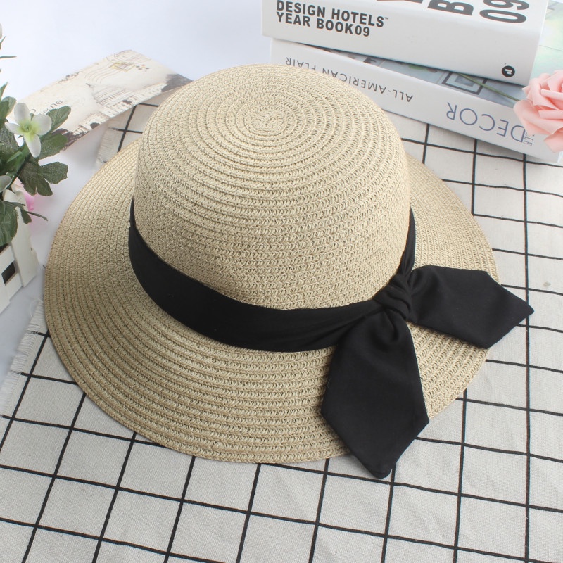 Topi nelayan wanita musim panas hitam tunduk percutian di tepi pantai ...