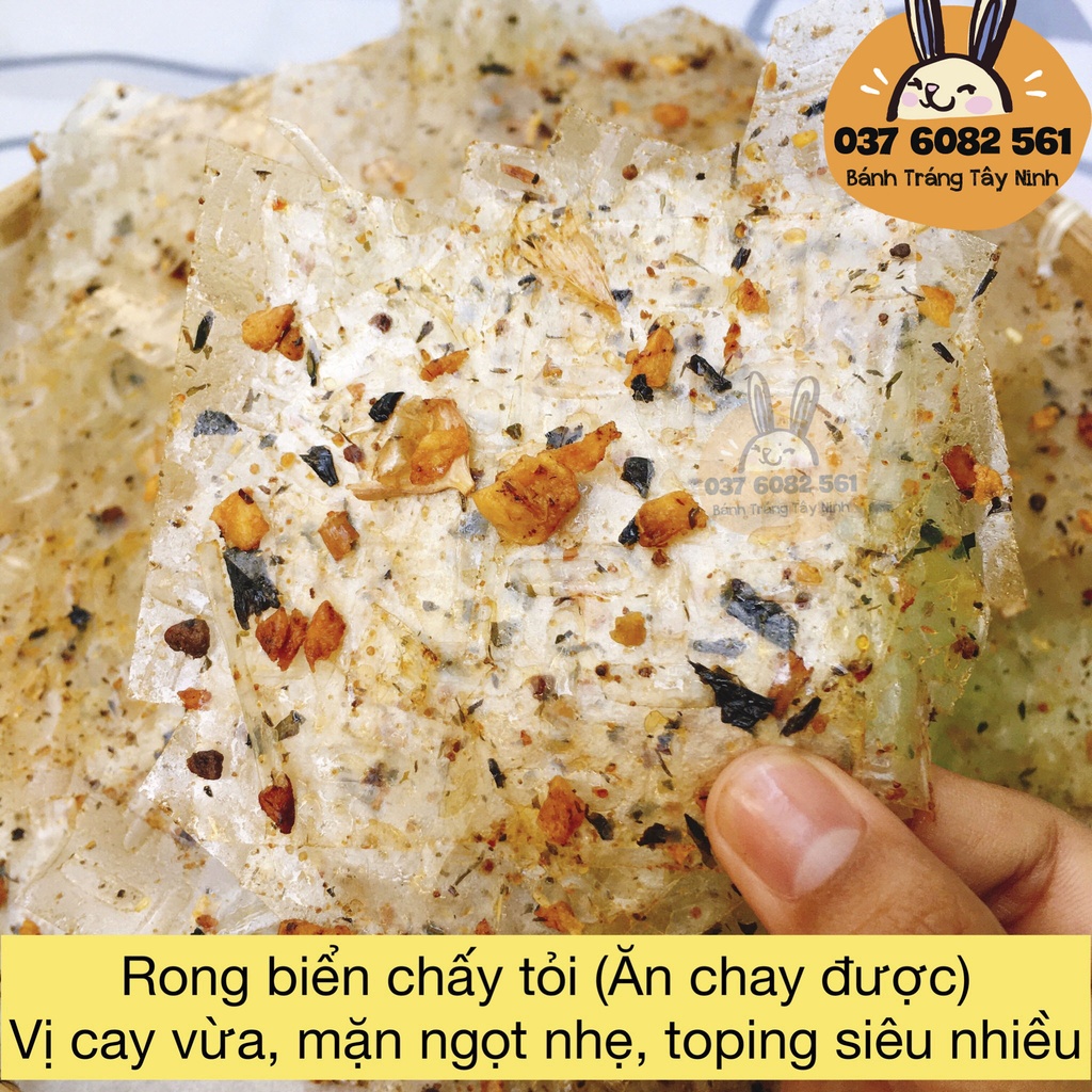 Delicious rice paper mixed with seaweed and shaken with garlic, crispy ...