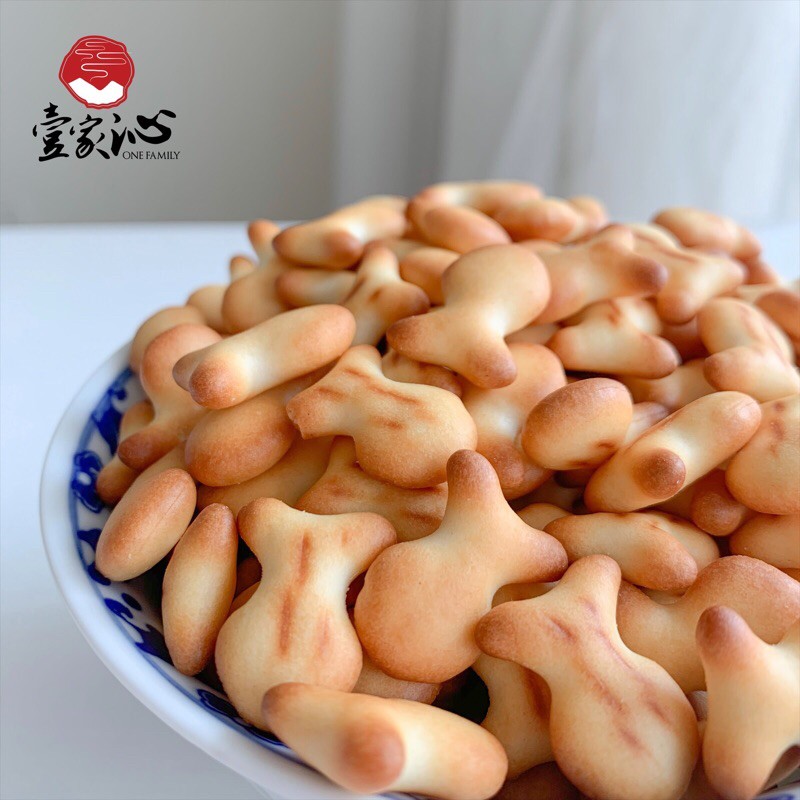 📣Ipoh Traditional Homemade Flying Fish Biscuit 小飛魚饼干 | Shopee Malaysia