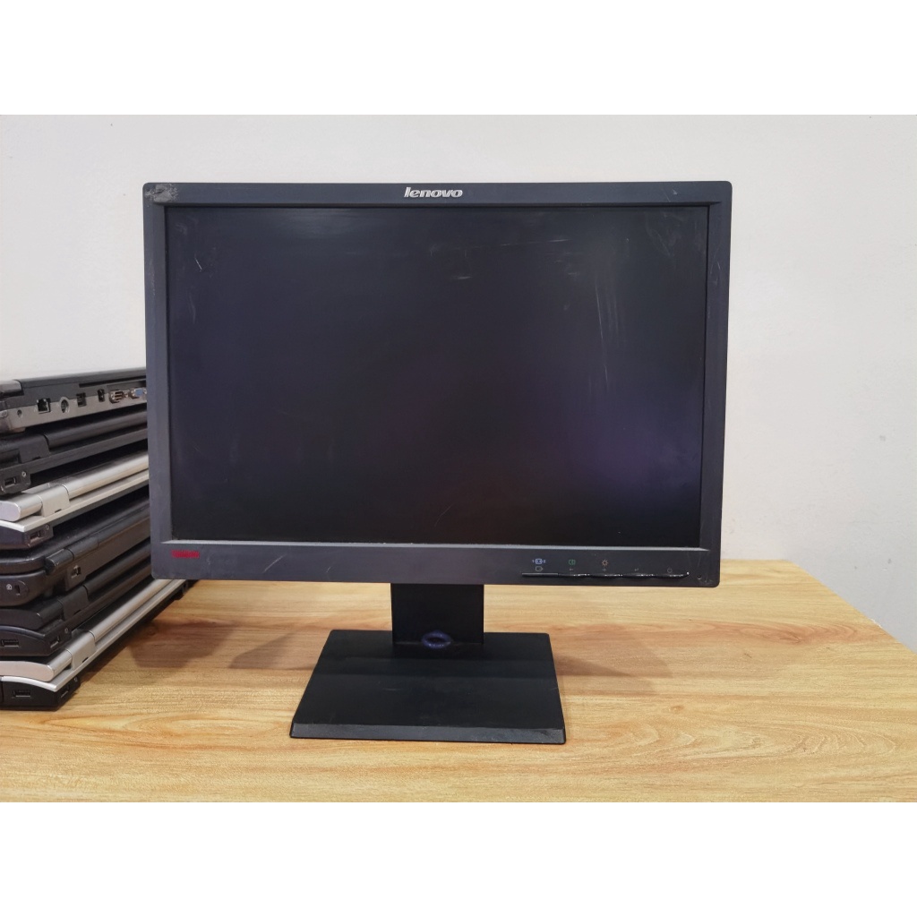 Monitor ThinkVision LT1952p LCD 19-inch Wide Resolution 1440 x 900 used ...