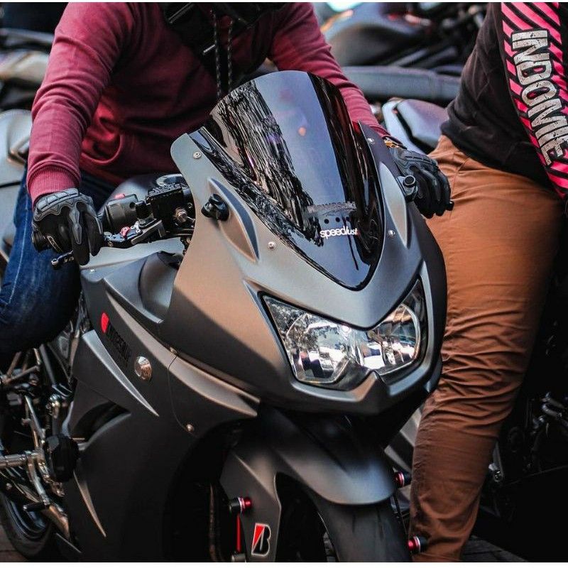 The latest model ninja 250 carburetor windshield is full of tall and ...