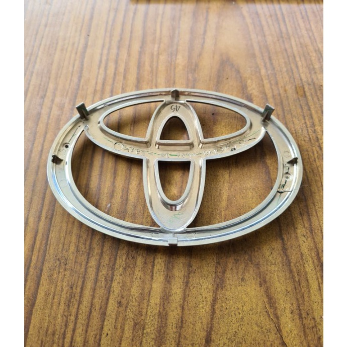 Original Toyota Hilux 2005-2014 front emblem | Shopee Malaysia