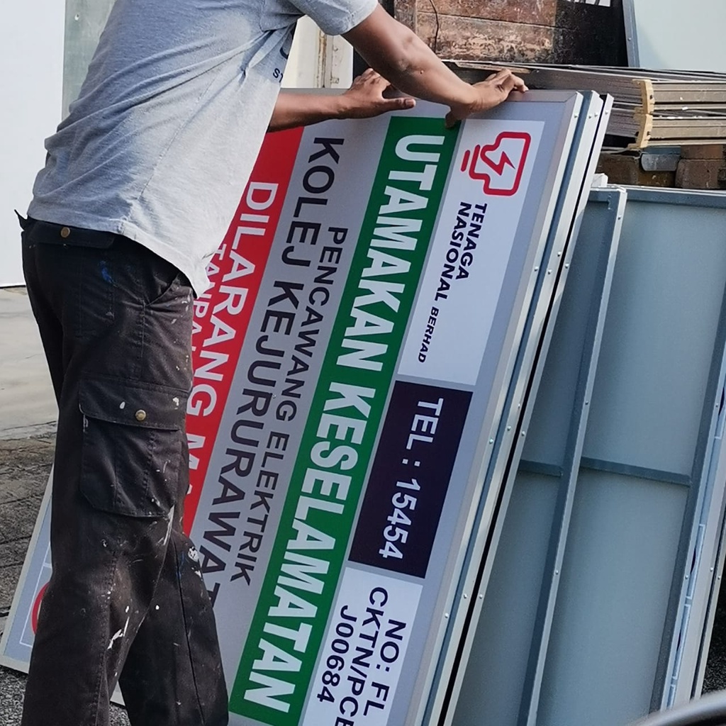 Papan tanda stesyen TNB, TNB station STANDARD SIGN,TNB utamakan ...