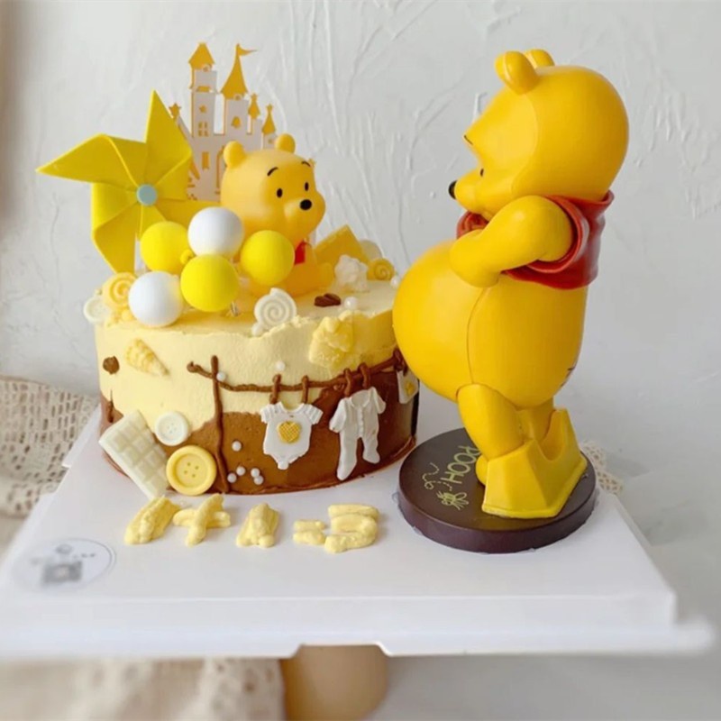 Cute Potbellied Winnie the Pooh Cartoon Bee Cake Decorated Winnie the ...