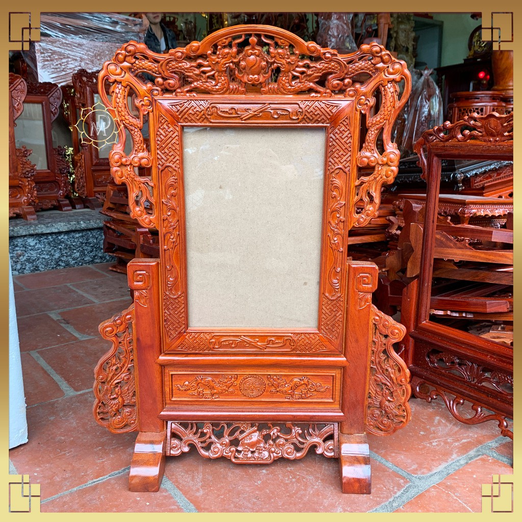 Photo frame for worshiping the Four Spirits Photo frame carved with ...