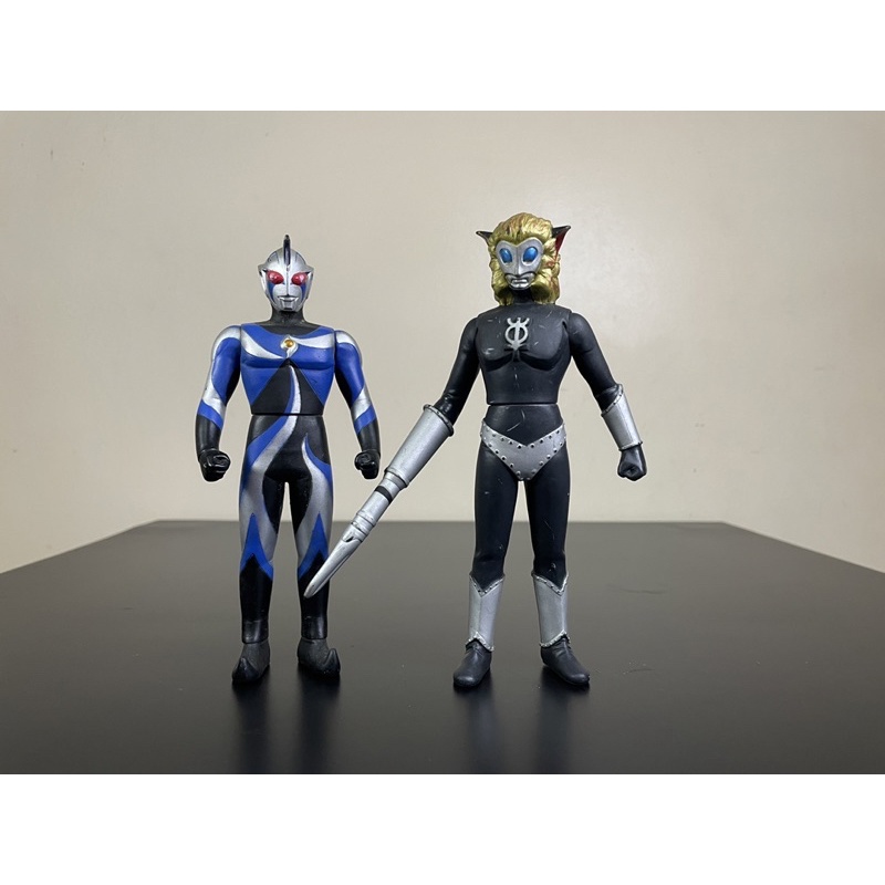 Ultraman Kaiju Ultra Monster Series Chaos Ultraman & Alien Magma ...