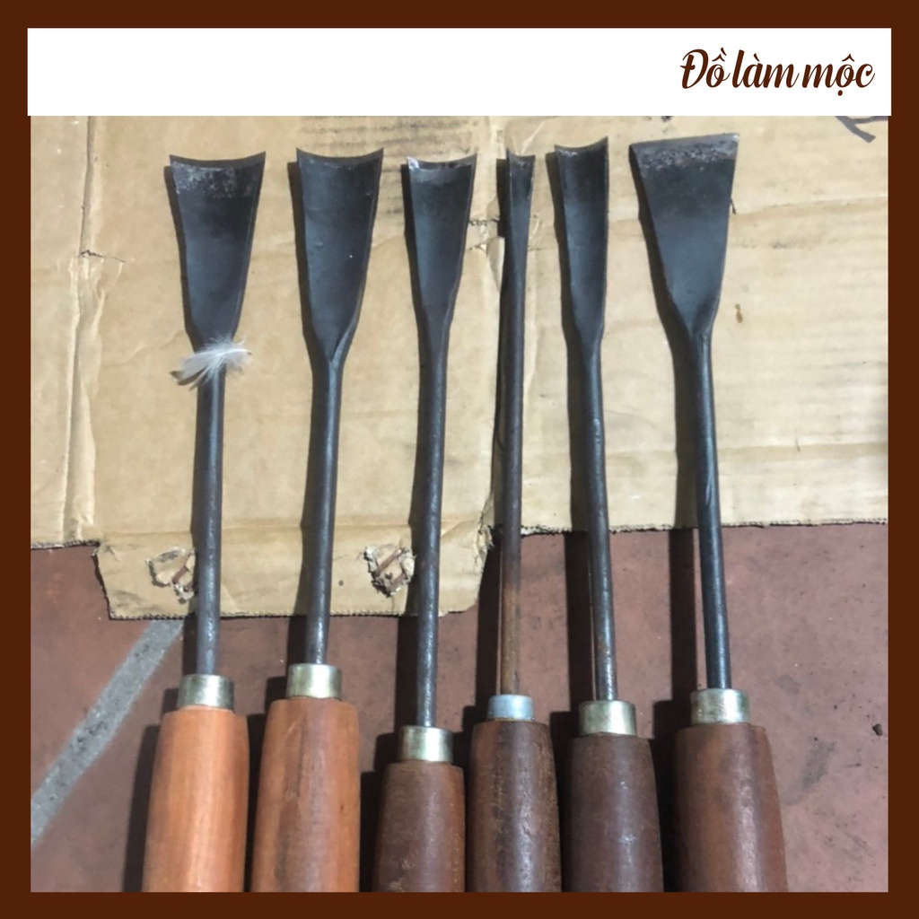 Odd 1 chisel specialized for carving long, thin wood with curved blade ...