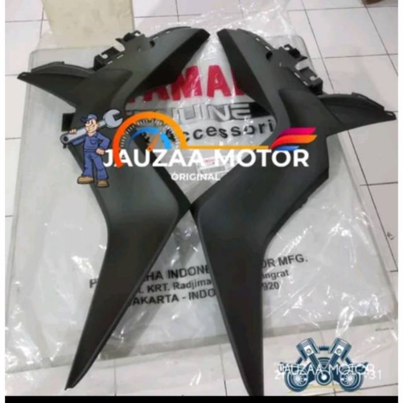 Original Yamaha XMAX front Body under lower right and left wings ...