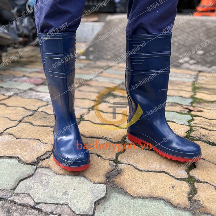 Nail-proof, water- and chemical-resistant protective boots - steel toe ...