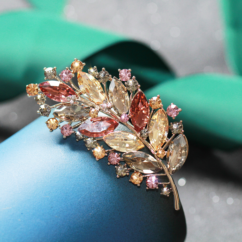 Exquisite Retro Long Leaves Brooch High-end shine Crystal Foliage ...