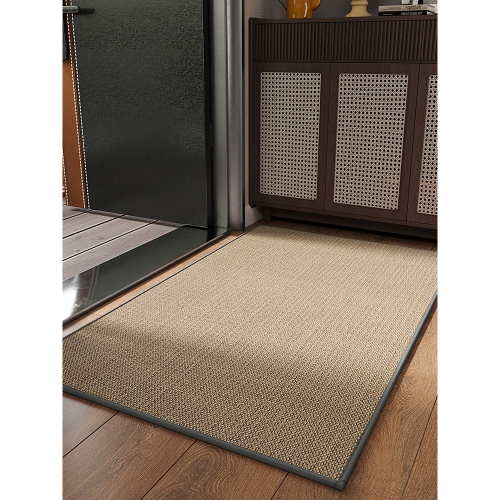 Weaving the floor mat at the entrance to absorb water and prevent ...