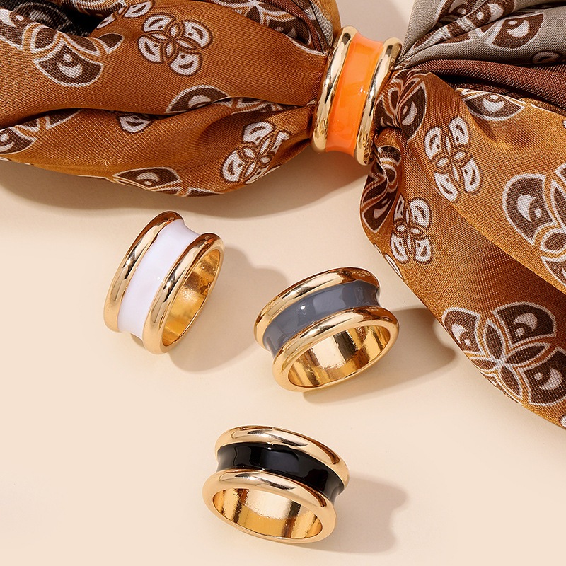 Round Shape Non-snagging Letter Scarf Buckle Small Enamel Buckle Shawl ...