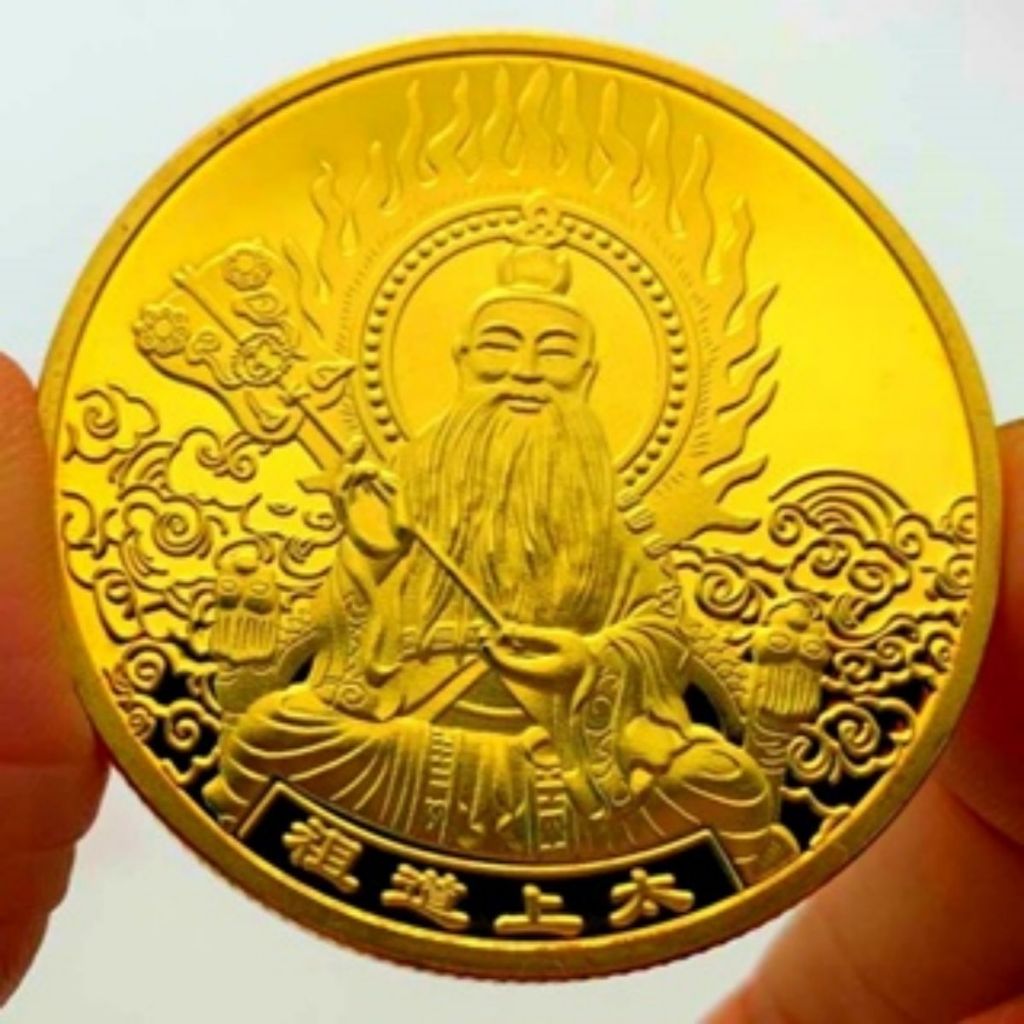 China too old gentleman on gold-plated medallion relief on tai chi ...