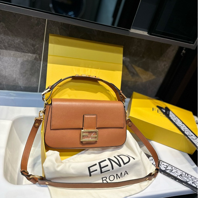 Fendi FENDI Flap Opening Closing Solid Color Simple Fashionable All ...