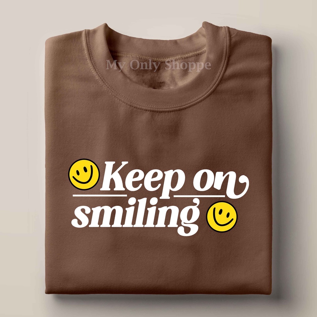 Keep on Smiling Aesthetic Minimalist tshirt Pop up Culture T-shirt ...