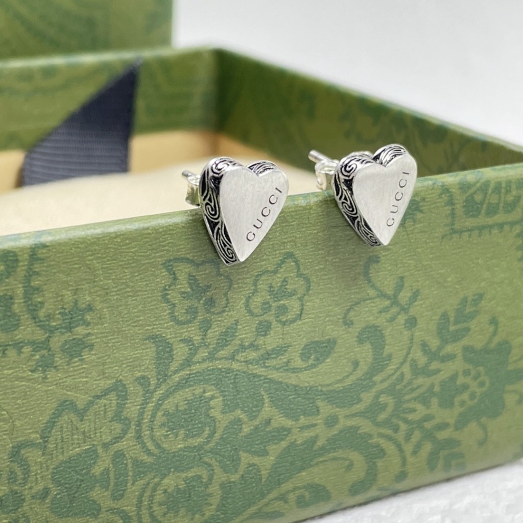 Gucci's new heart-shaped design uses 925 sterling silver material ...