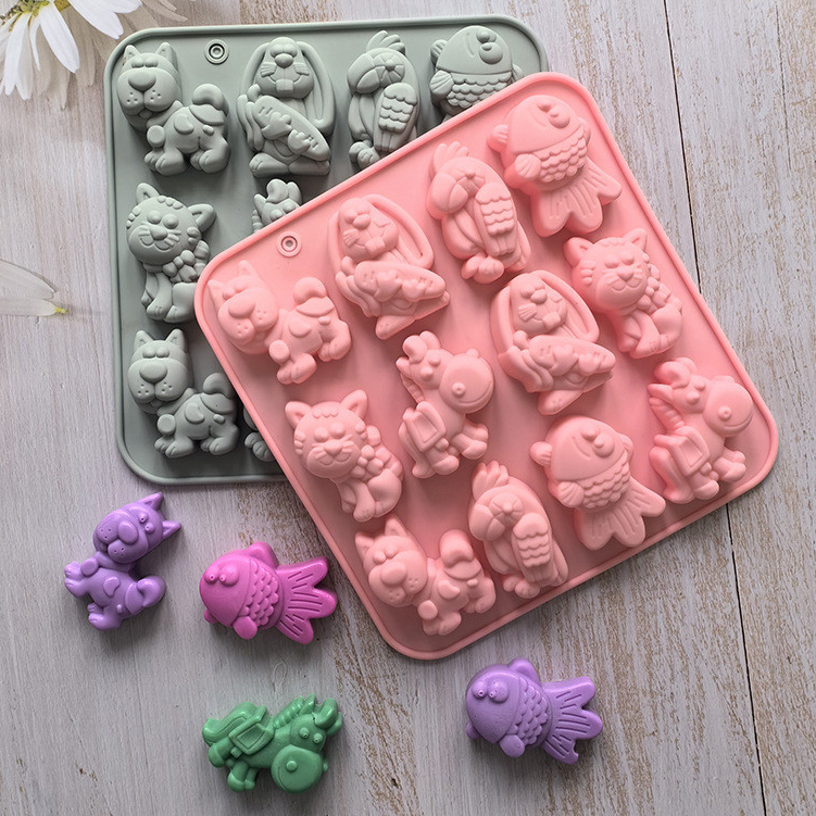 12-Cavity Cartoon Animal Shape Silicone Mold Chocolate Mold DIY Dessert ...
