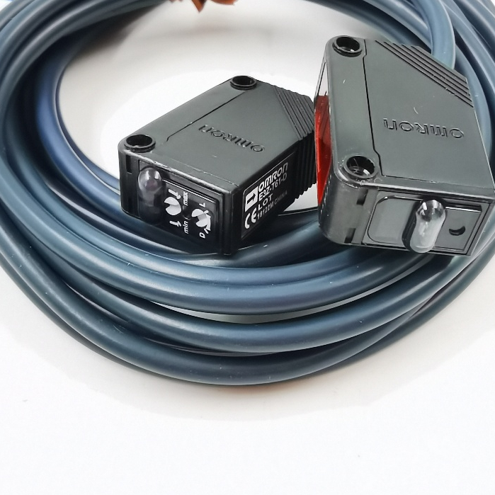 Photoelectric switch T81/T61 Reflective mirror reflector Three-wire 24V ...