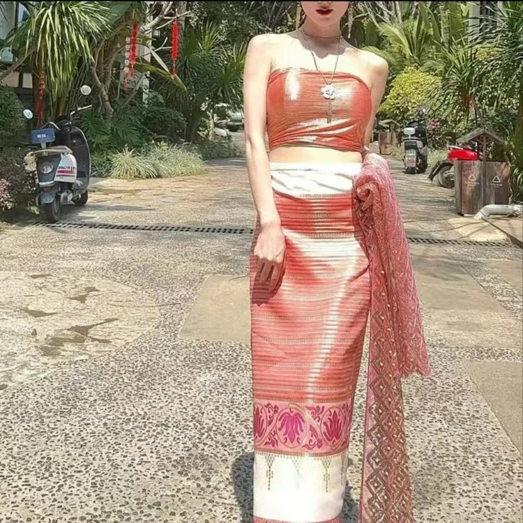 Xishuangbanna Women Thai Traditional Dai clothing national photo ...