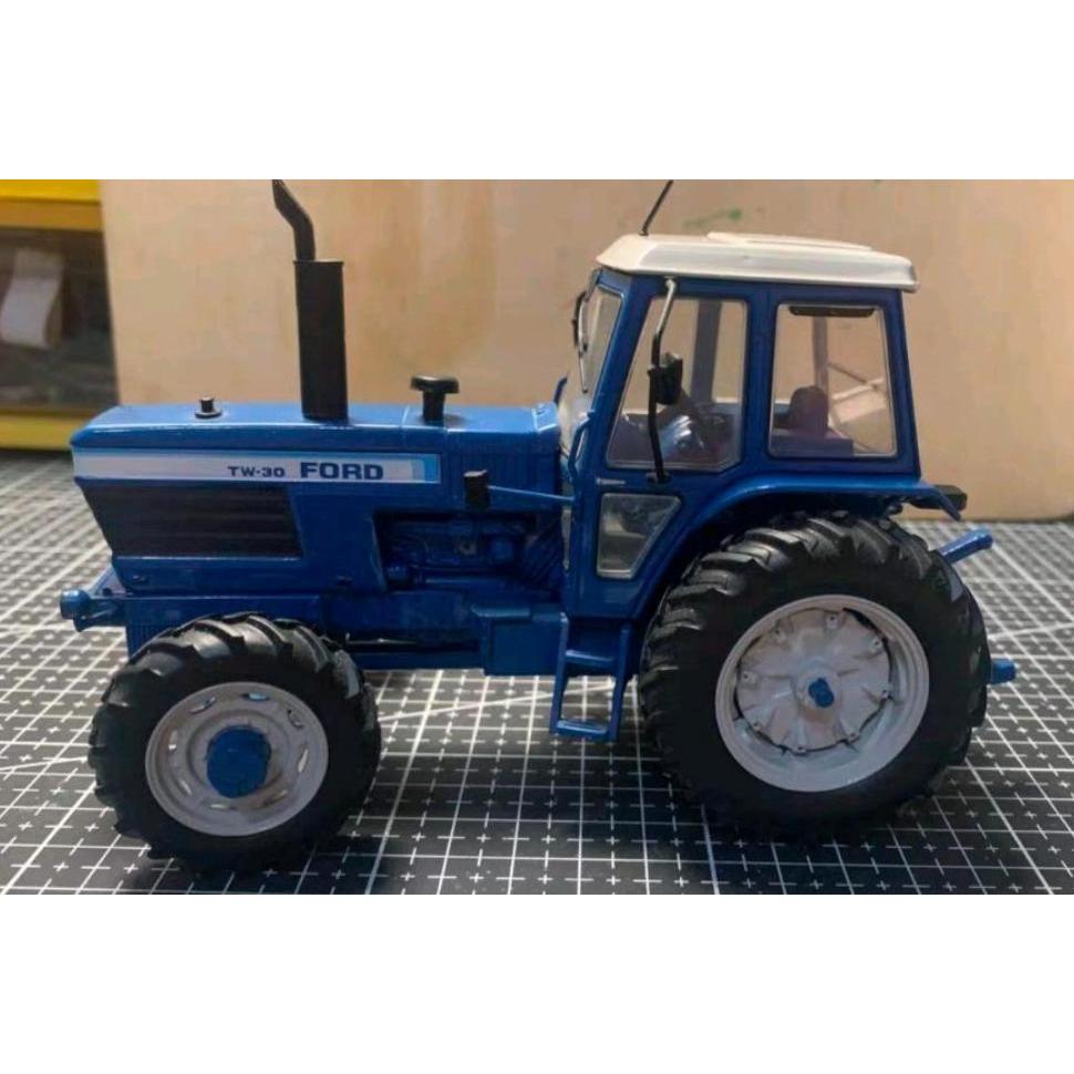 Ford Tw30 Tractor Model, 1: 32 Scale, UH | Shopee Malaysia