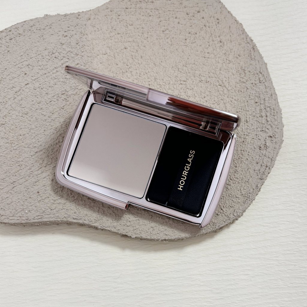 hourglass Vanish Airbrush Pressed Powder Is A Powder. Very Soft Texture ...