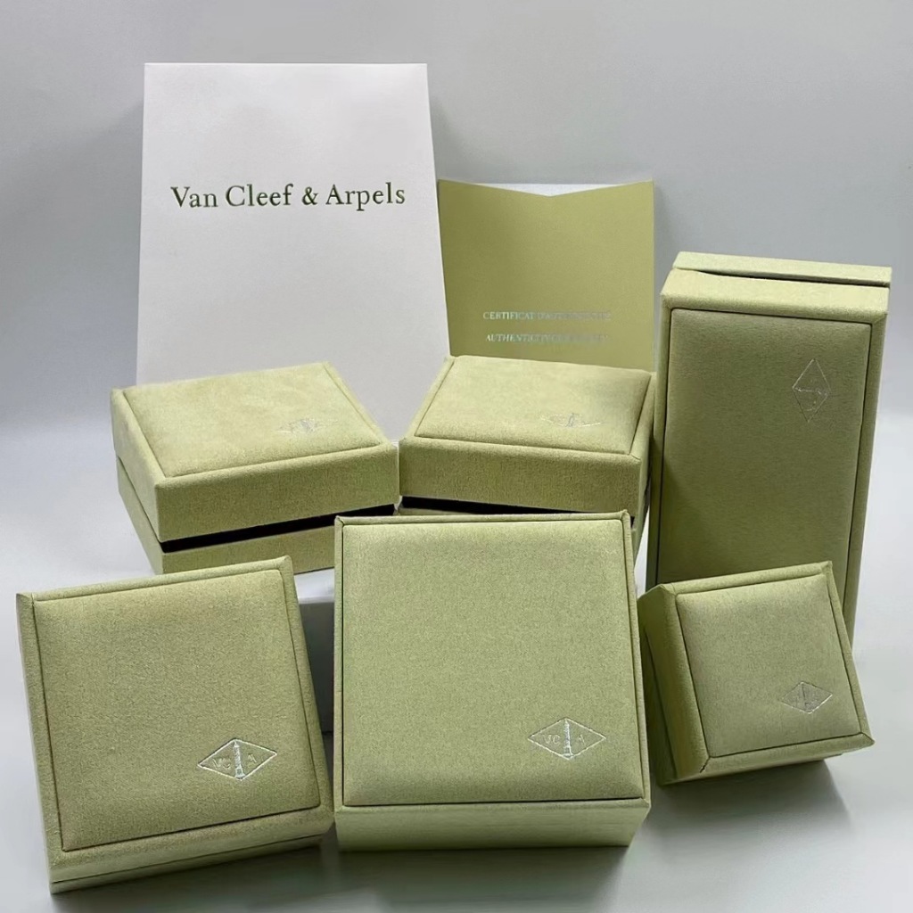 Van Cleef & Arpels box gift box Elegant gift Box Counter packaging with ...