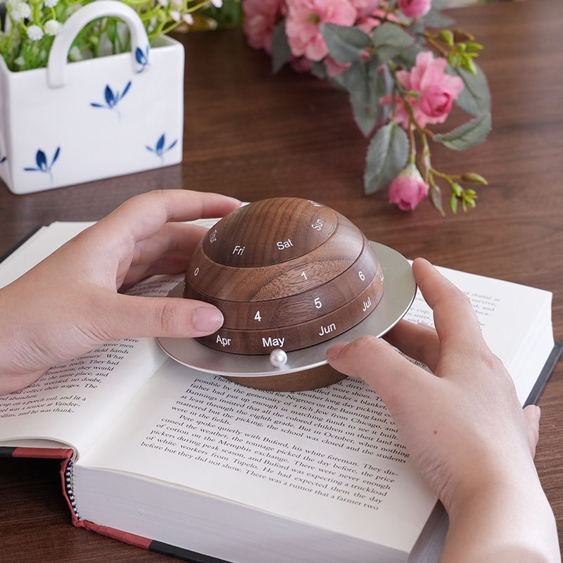 Creative Earth Wooden Rotary Daily Calendar Countdown Desk Perpetual ...