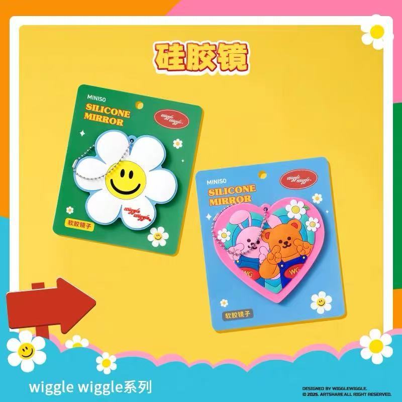 MINISO MINISO Premium Product wiggle wiggle Mirror Silicone Makeup ...