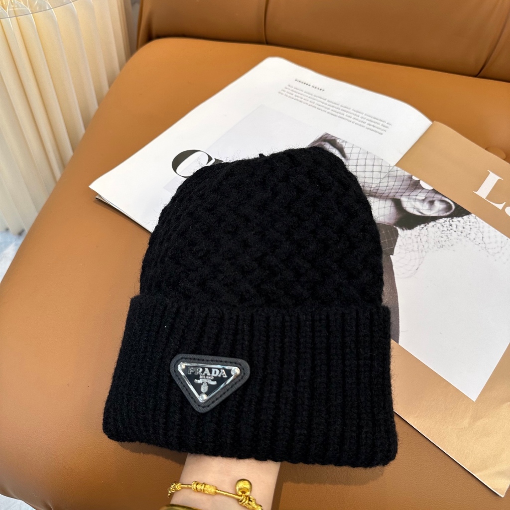 New Prada Knitted Warm Comfortable Hat Men Women Same Style Fashion ...