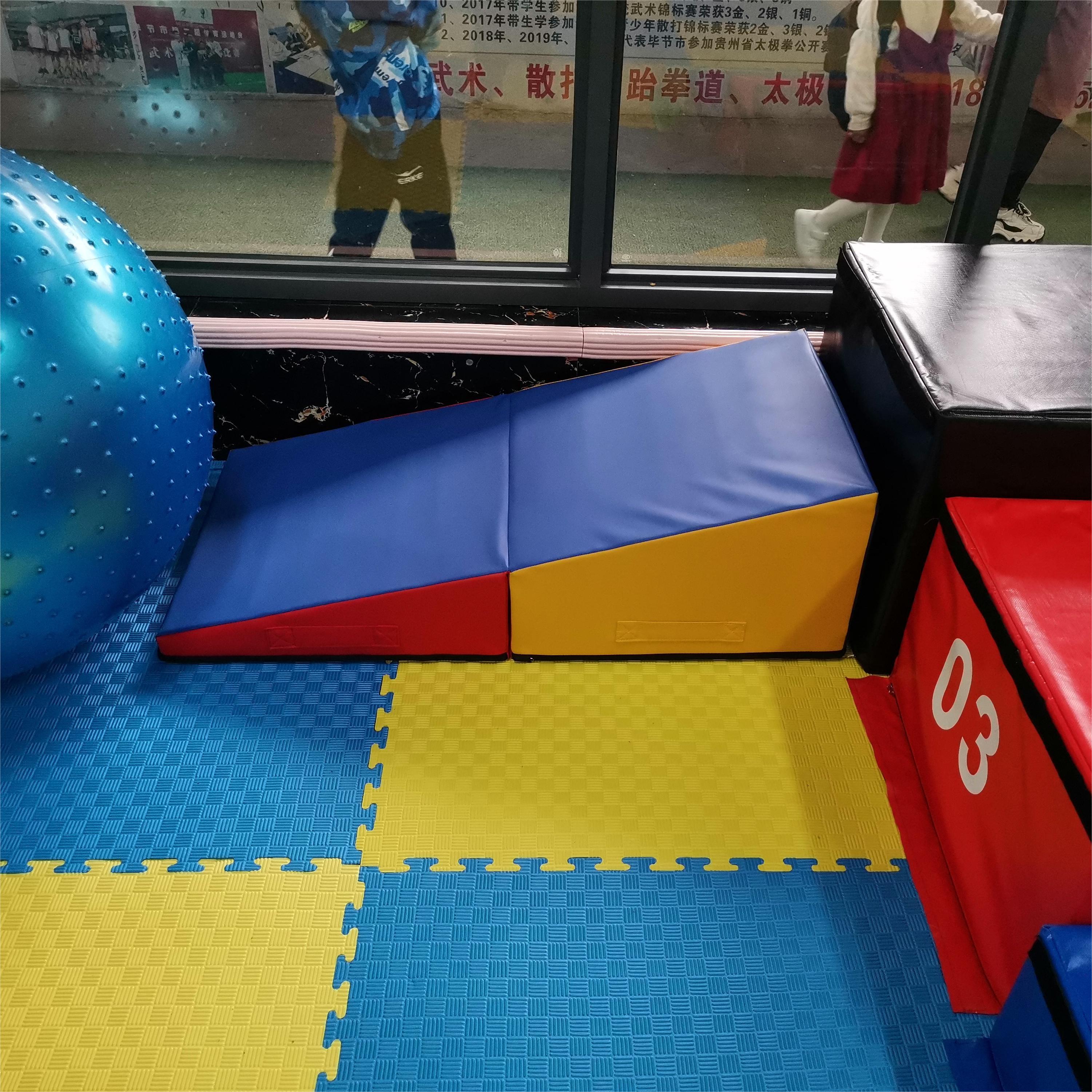 Foldable Soft Gymnastics Mat Triangular Slope Mat Taekwondo Protective ...