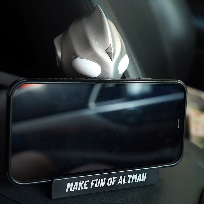 10cm Japan Tokusatsu Ultraman Tiga Madoka Daigo Shaking Head Doll PVC ...