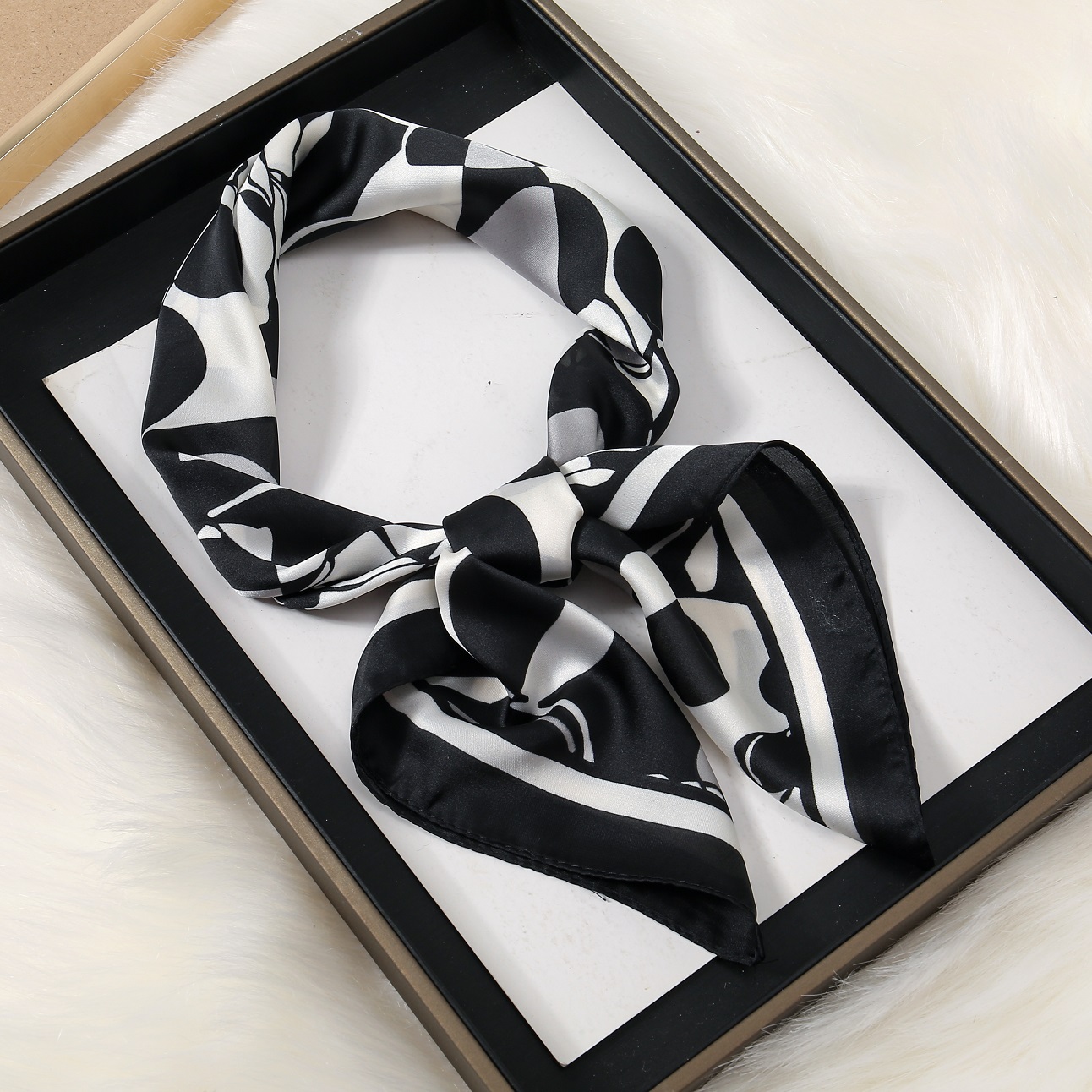 LISA Fashion Scarf 70x70cm Square Scarves Silk Feel Scarf Women's ...