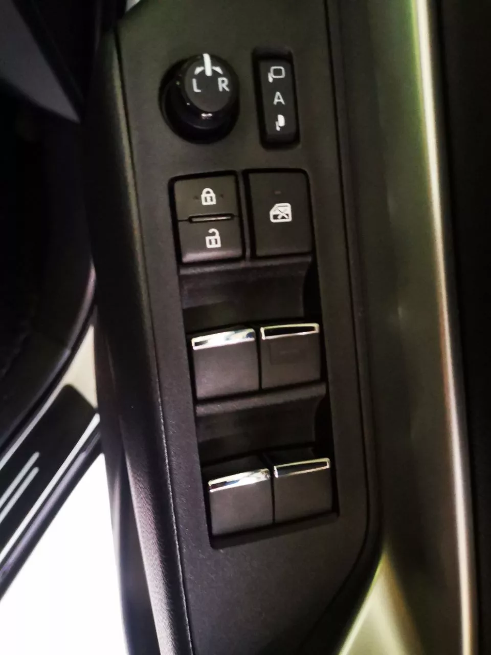 Toyota Innova Zenix AG10 Powerwindow Switch Tirm | Shopee Malaysia