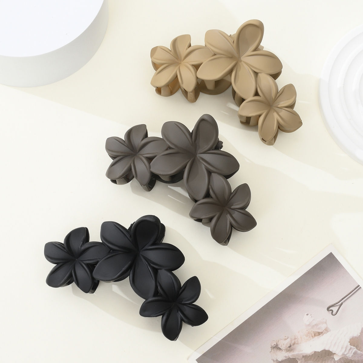 1pcs Matte Three Flower Hair Claw Clip for Women Elegant Floral Hair ...