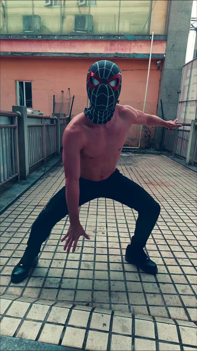 Spider-man Headgear Eyes Movable Manual Winking Mask Superhero Headgear Spider-Man Expedition ...