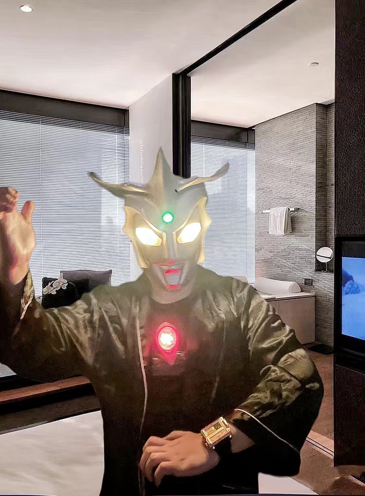 Ultraman Tiga chest light lamp timer luminous sound red and blue light ...