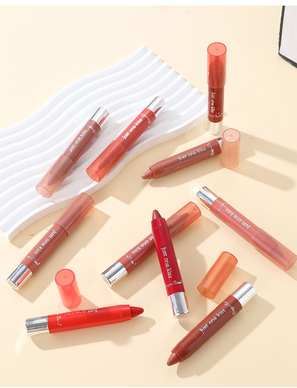 Lipstick Easy-to-Color Lipstick Color Development Moisturizing Lip Gloss Easy-to-Color Lip Gloss ...