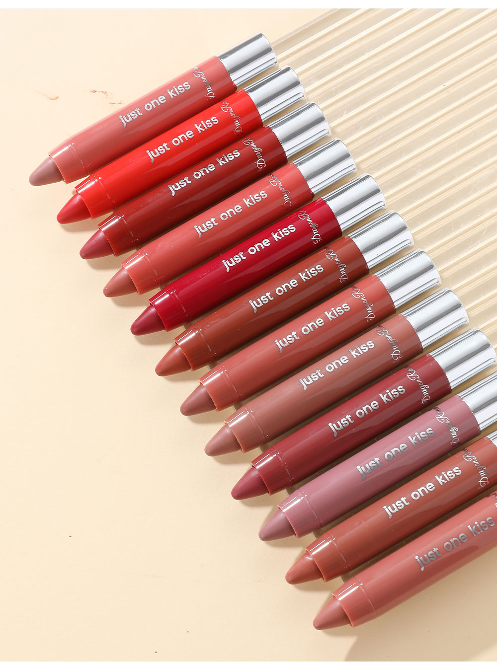 Lipstick Easy-to-Color Lipstick Color Development Moisturizing Lip Gloss Easy-to-Color Lip Gloss ...
