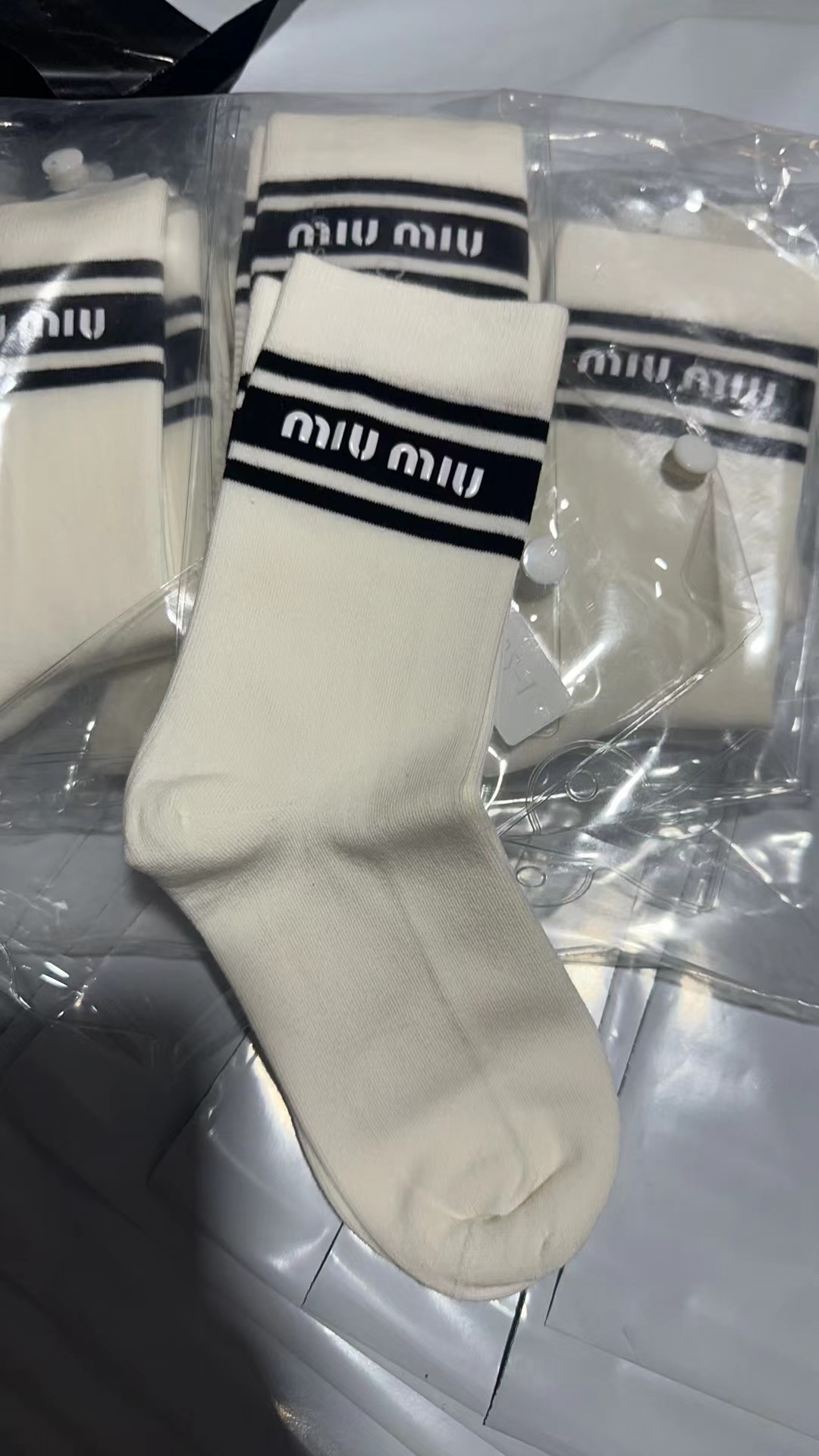 M*IU 2022 NEW MIDDLE TUBE Socks | Shopee Malaysia