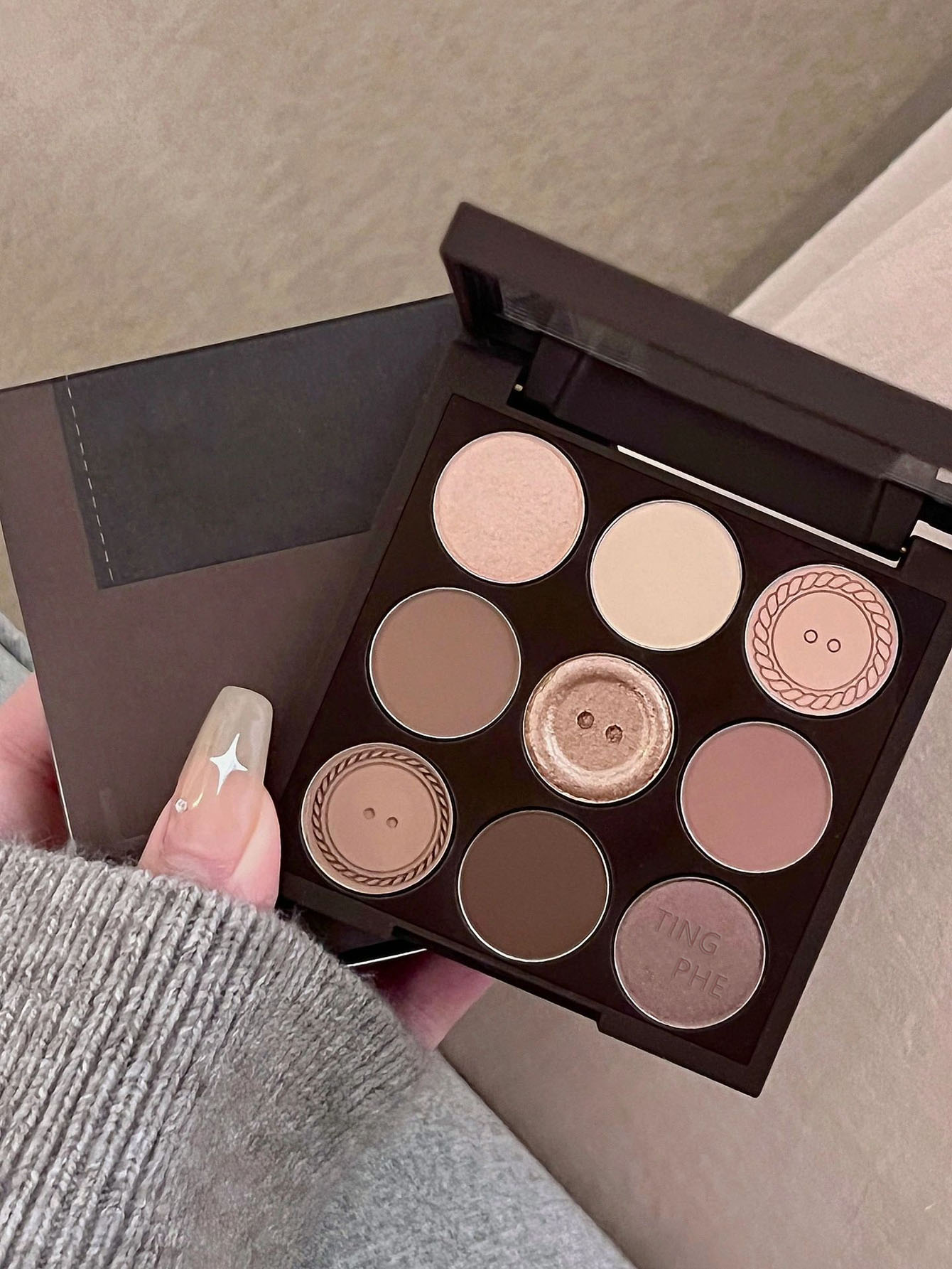 9 Color Eyeshadow Palette Sweater Knitted Button Pearlescent Matte Low ...