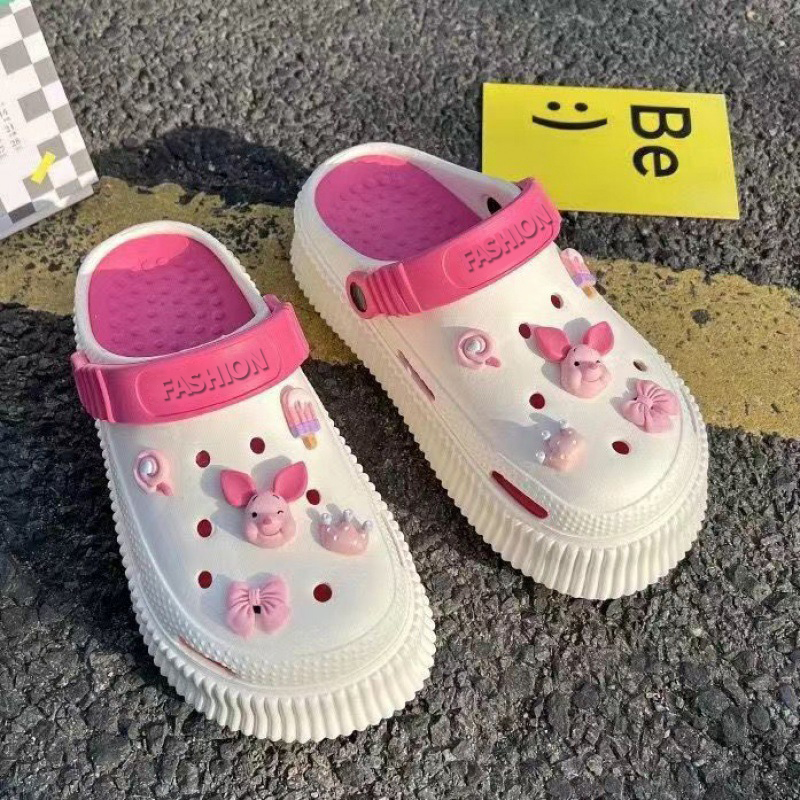 A Pair of Cute Piggy Hole Shoes Heightened Thick-Soled Beach Anti-Slip ...