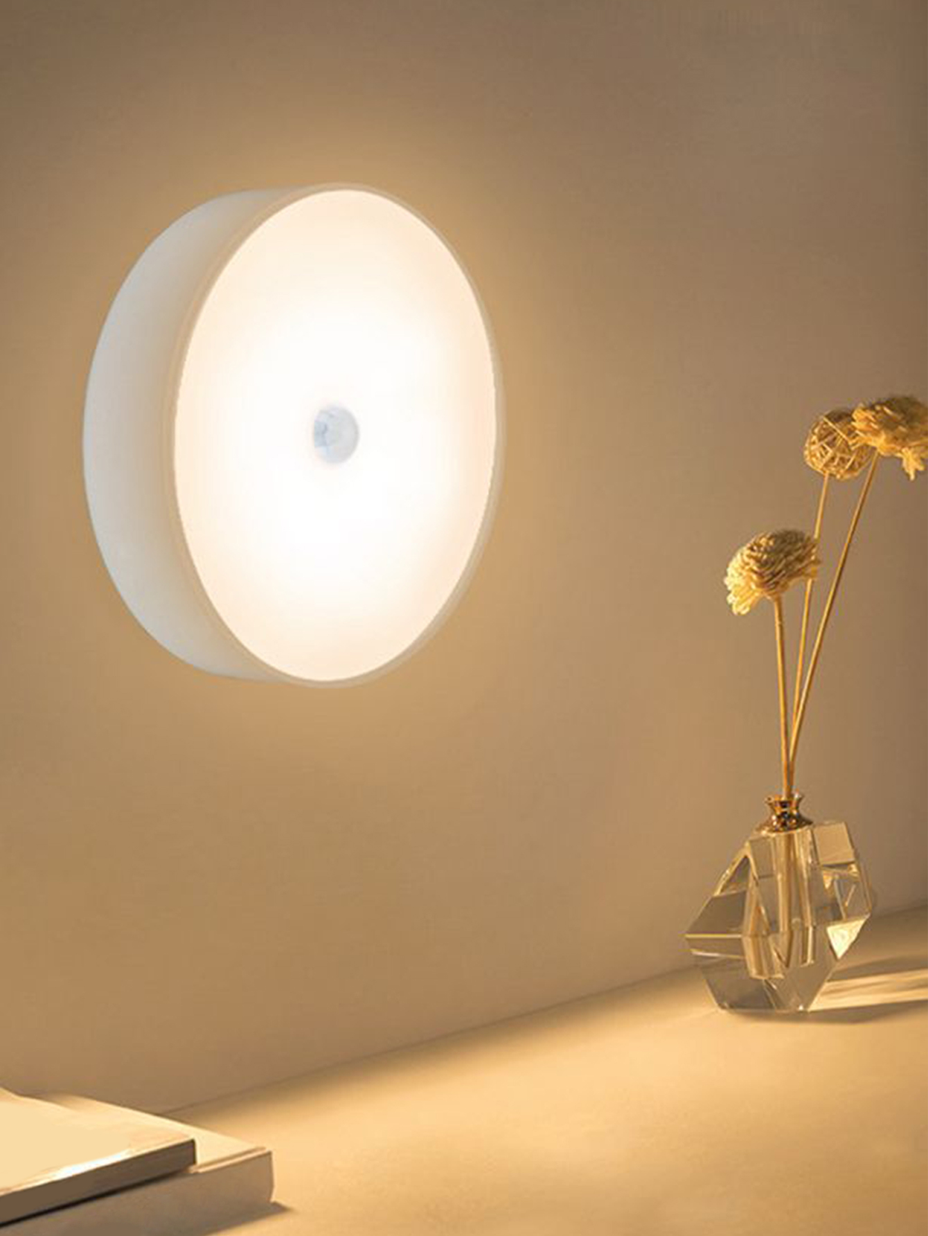 1 USB rechargeable motion sensor night light suitable for bedrooms ...