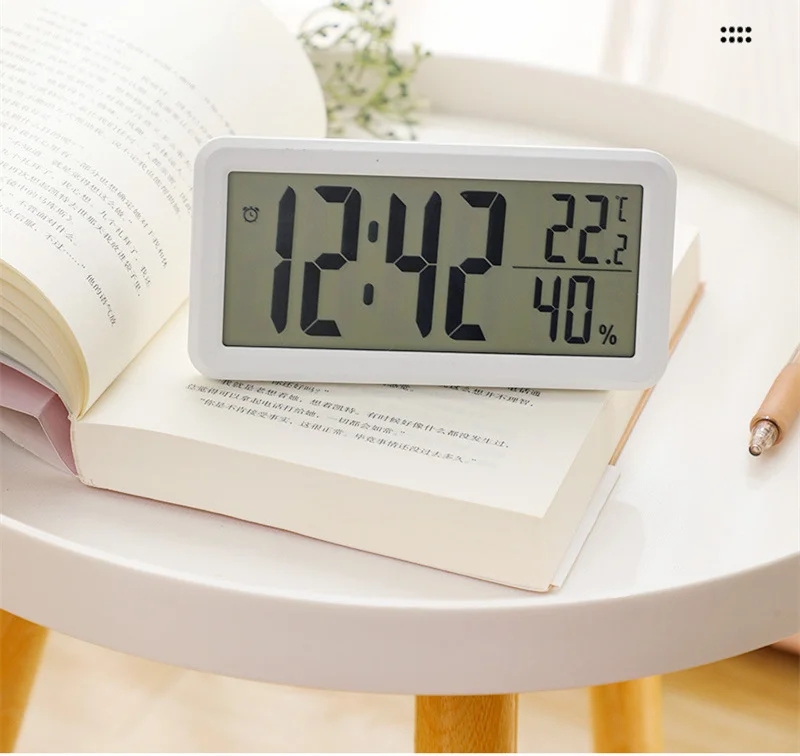 KIPRUN Digital Alarm Clock, Desk Clock, Battery Operated LCD Electronic ...