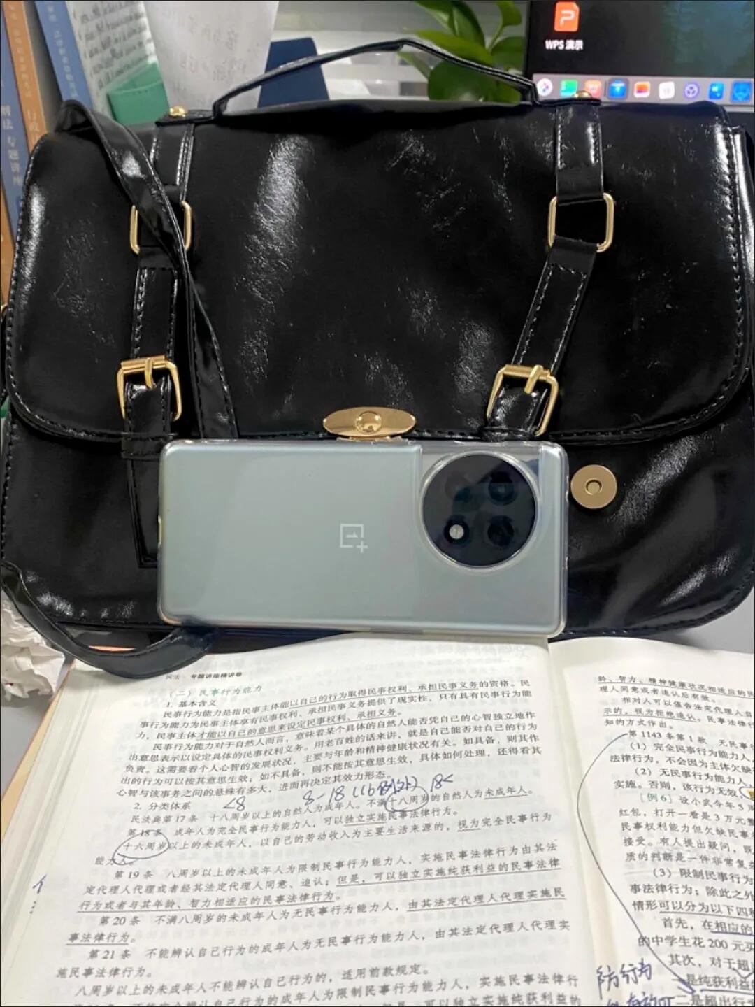Retro Buckle Postman Bag Class Bag Fashionable Commuting Briefcase ...