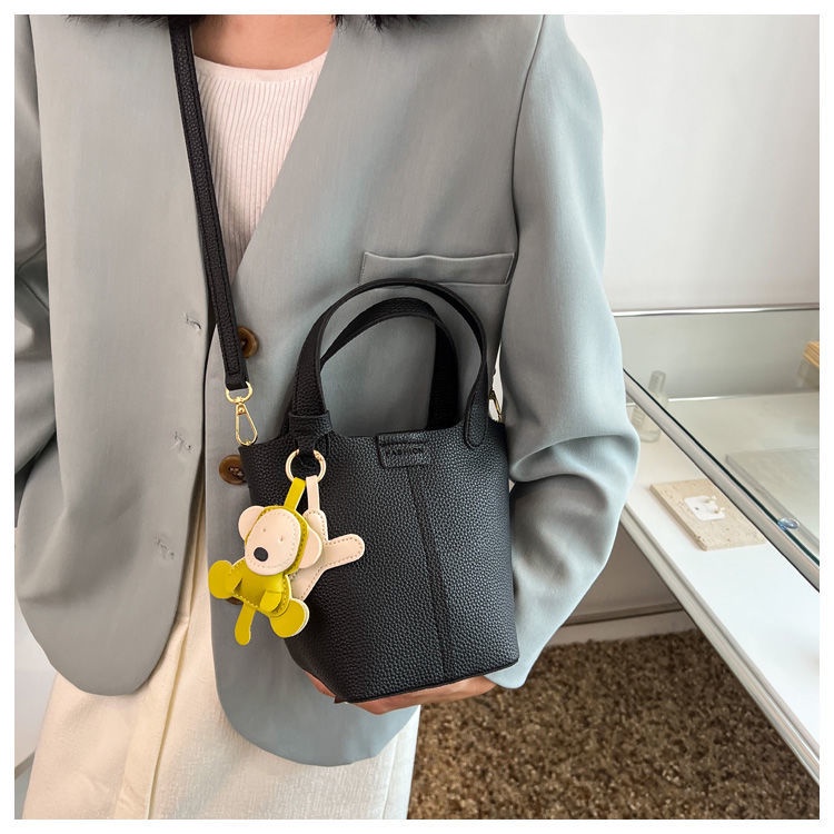 A.t.a Beg baldi serba boleh baharu dipakai pada satu bahu dan beg merah ...