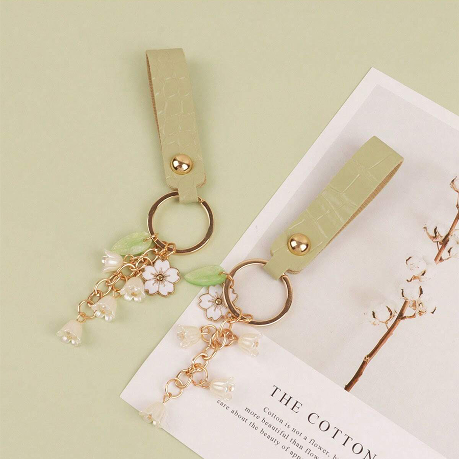 style cute valley white lily keychain with gold chain, women's style ...