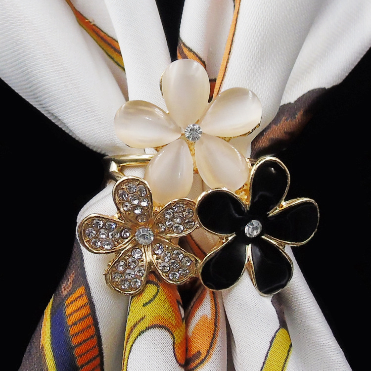 Flower crystal brooch for attaching scarves | Shopee Malaysia